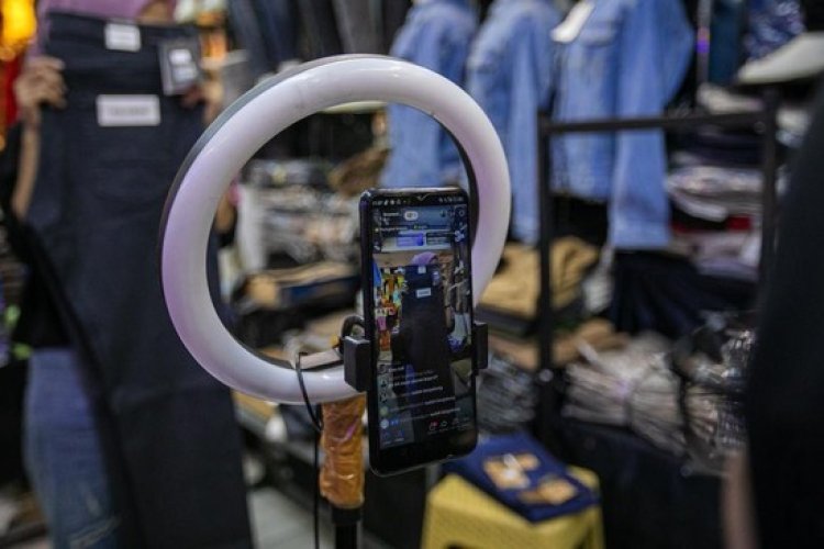 TikTok Dihadapkan pada Tantangan: Pemerintah Pertimbangkan Konsistensi ... TikTok Dihadapkan pada Tantangan: Pemerintah Pertimbangkan Konsistensi ...